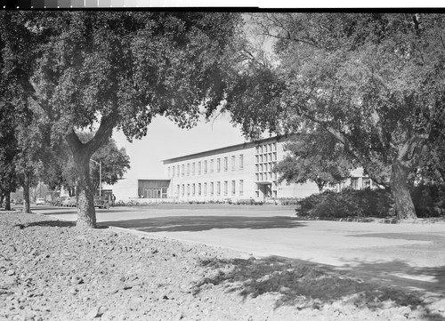Hunt Hall, University of Calif., Davis, Calif — Calisphere
