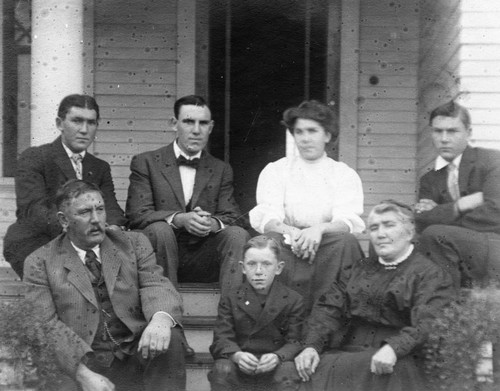 Richard Krebs Family, Group Portrait. [graphic] — Calisphere