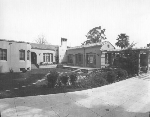 View of courtyard, Pomeroy house — Calisphere