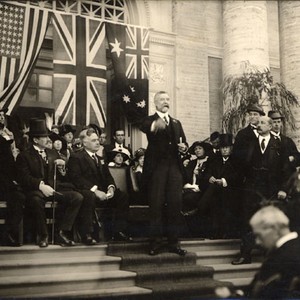 [Alfred Deakin speaking at New Zealand building] — Calisphere
