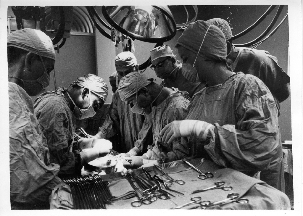 Samuel Kountz and team performing kidney transplant surgery — Calisphere