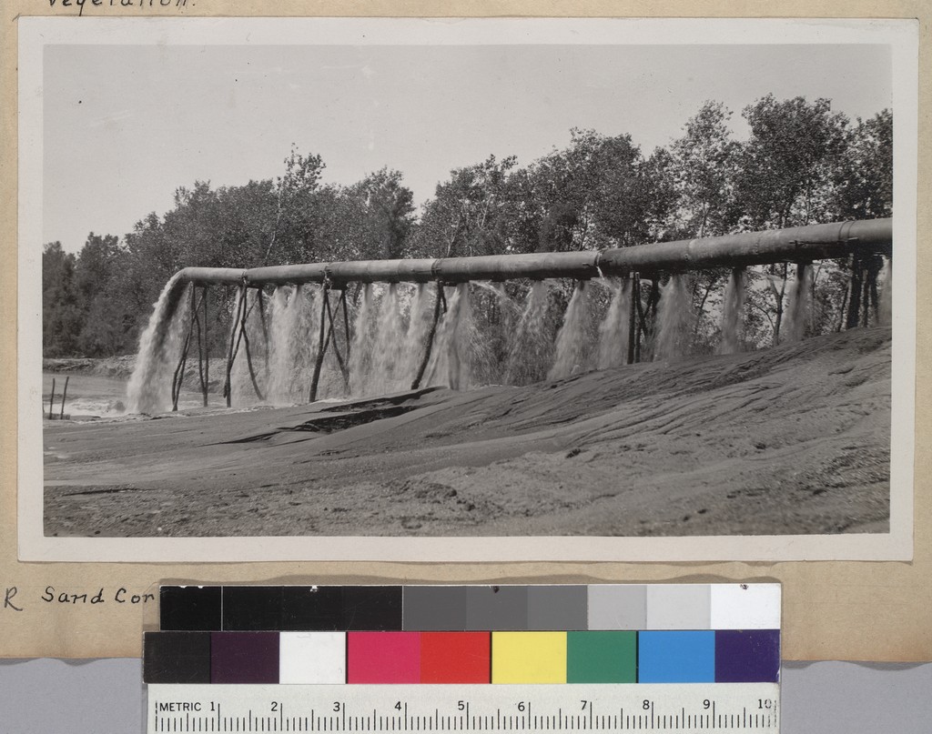 Sand core of Natomas Levee in course of construction — Calisphere