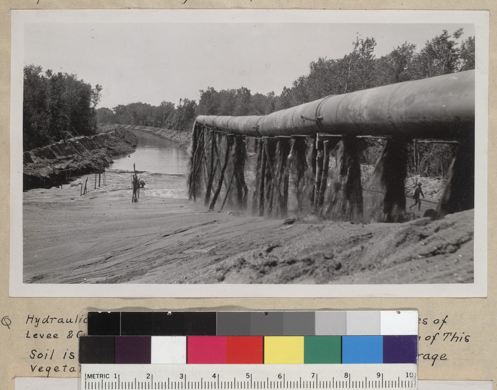 Hydraulic levee work of Natomas Co. — Calisphere