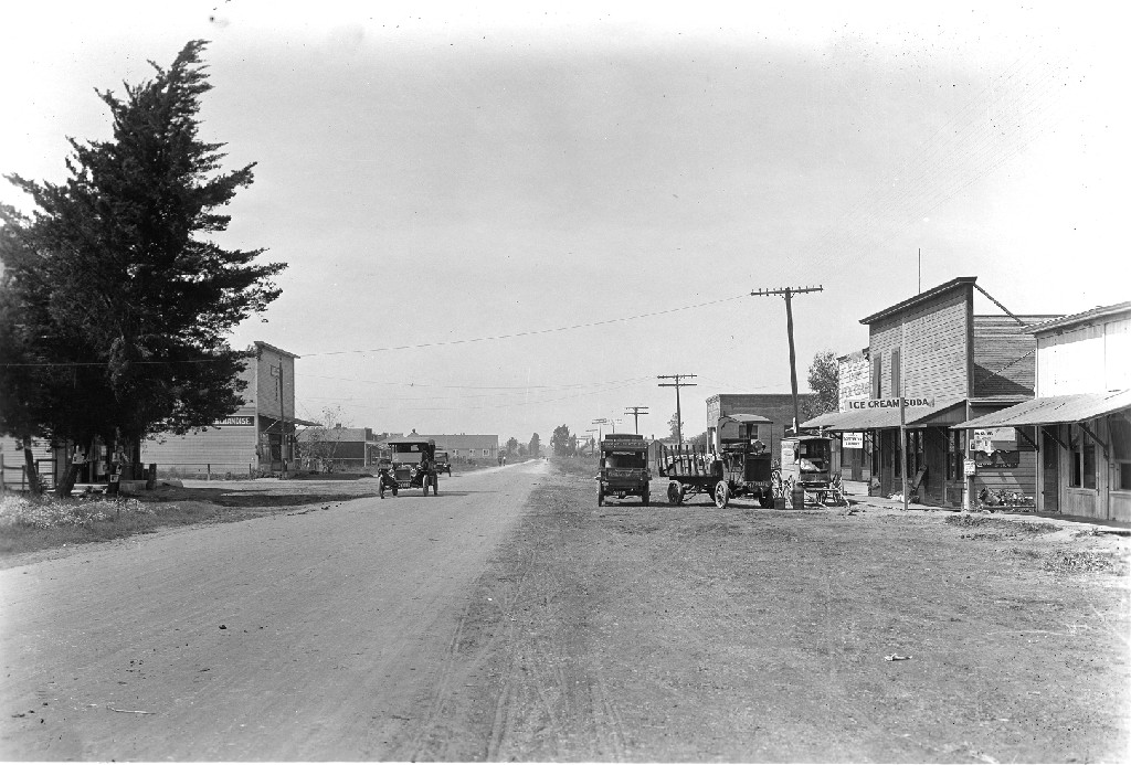 Street scene in Hynes, California: Photograph — Calisphere