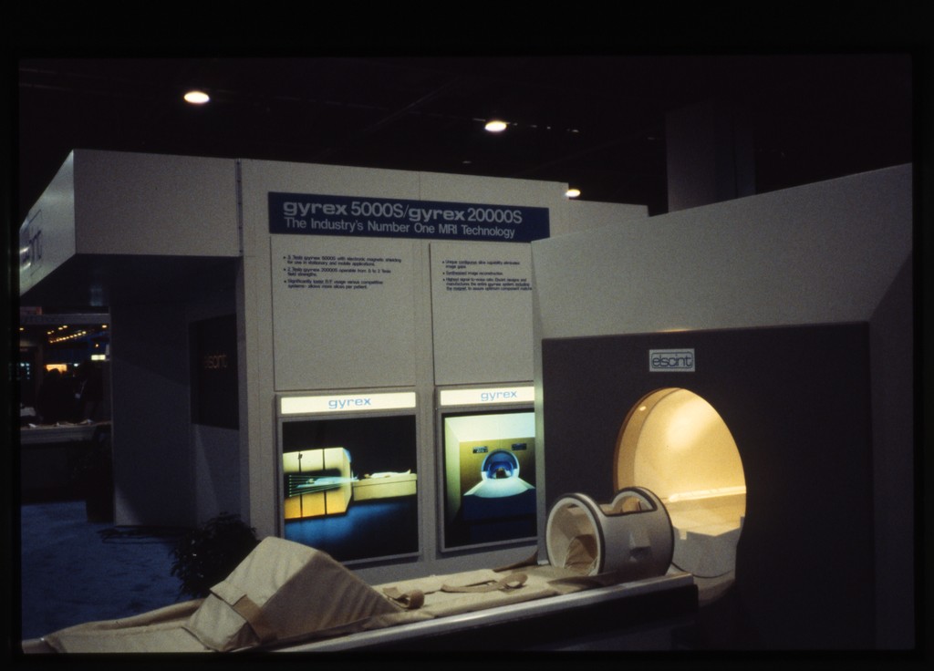 Elscint Gyrex 5000S/Gyrex 20000S MRI scanning machine display — Calisphere