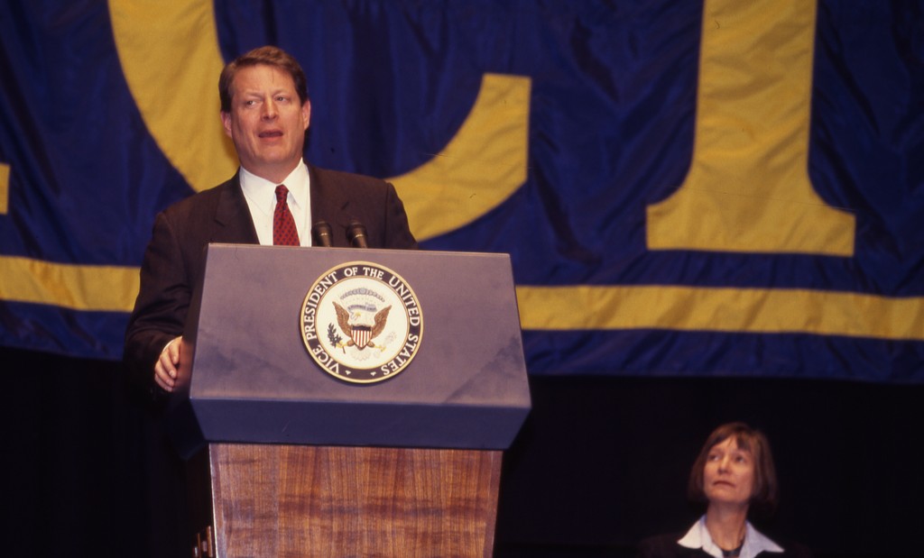 Guest Speaker, Al Gore March 20, 1998. — Calisphere