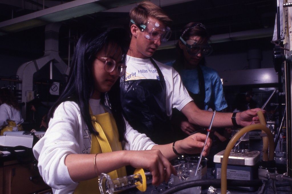 Dr. Graves and students - Ecology and Evolutionary biology. — Calisphere