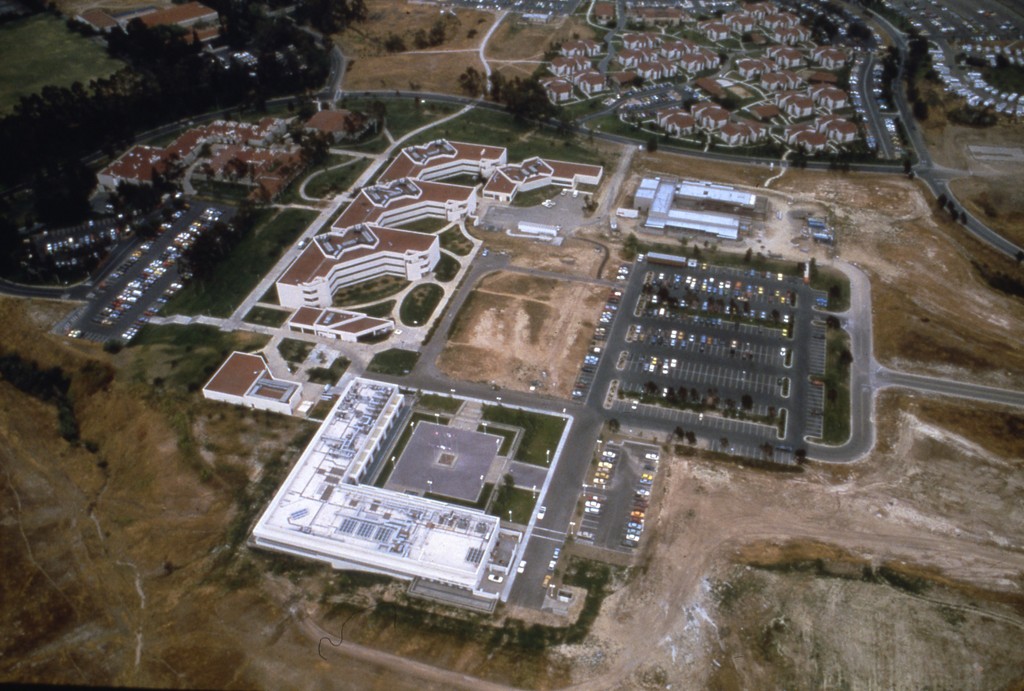 Aerial views of the UCI Medical Center. — Calisphere