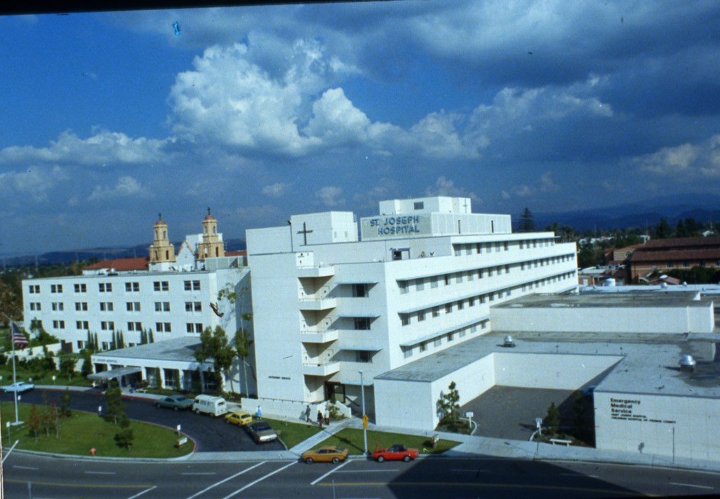 Images for the 1987 Annual report. Building interior and exterior ...