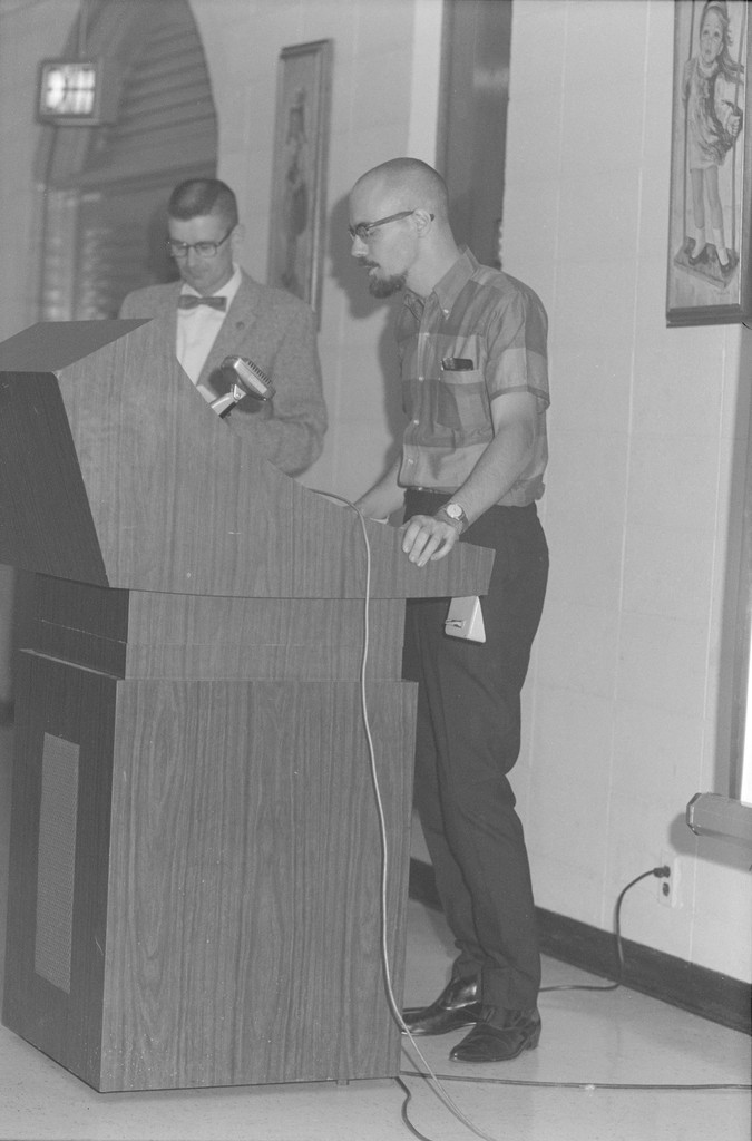 Ted White at podium, Midwestcon 16 — Calisphere