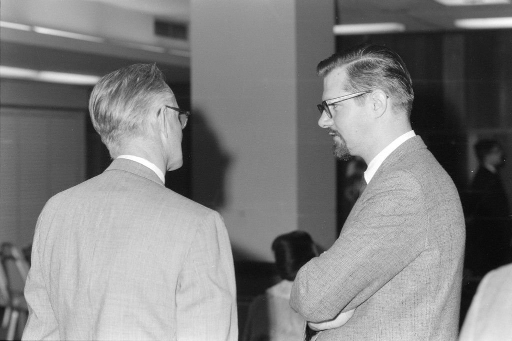 Dave Kyle and Terry Carr talking, Philcon 1965 — Calisphere