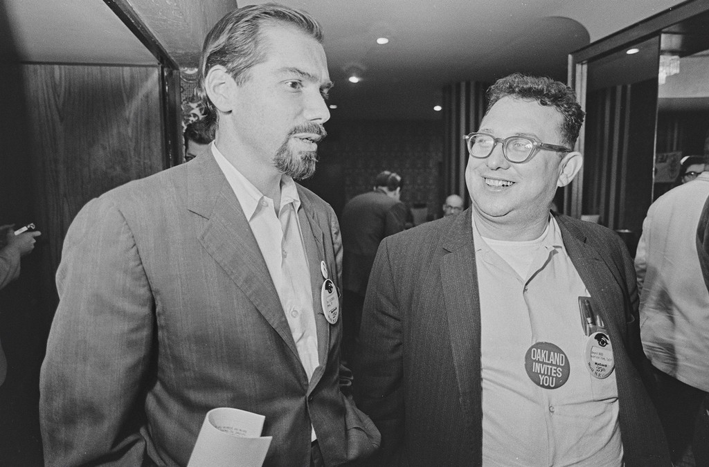 Robert Silverberg in the lobby, Nycon 3 — Calisphere