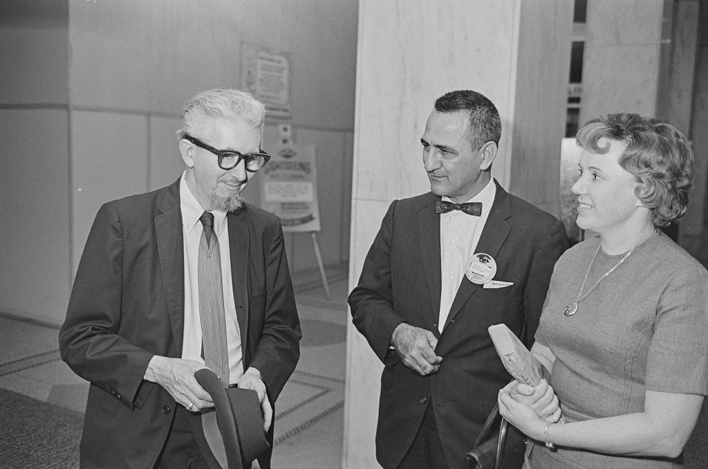 Daniel Galouye in the lobby, Nycon 3 — Calisphere