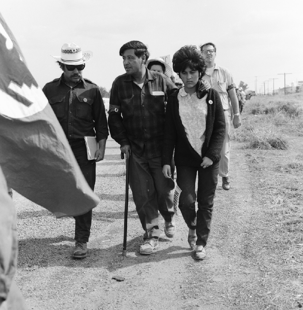 Cesar Chavez & protestors marching — Calisphere