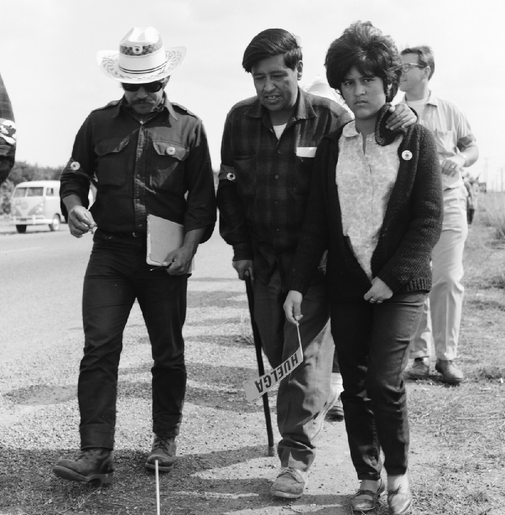 Cesar Chavez & protestors marching — Calisphere