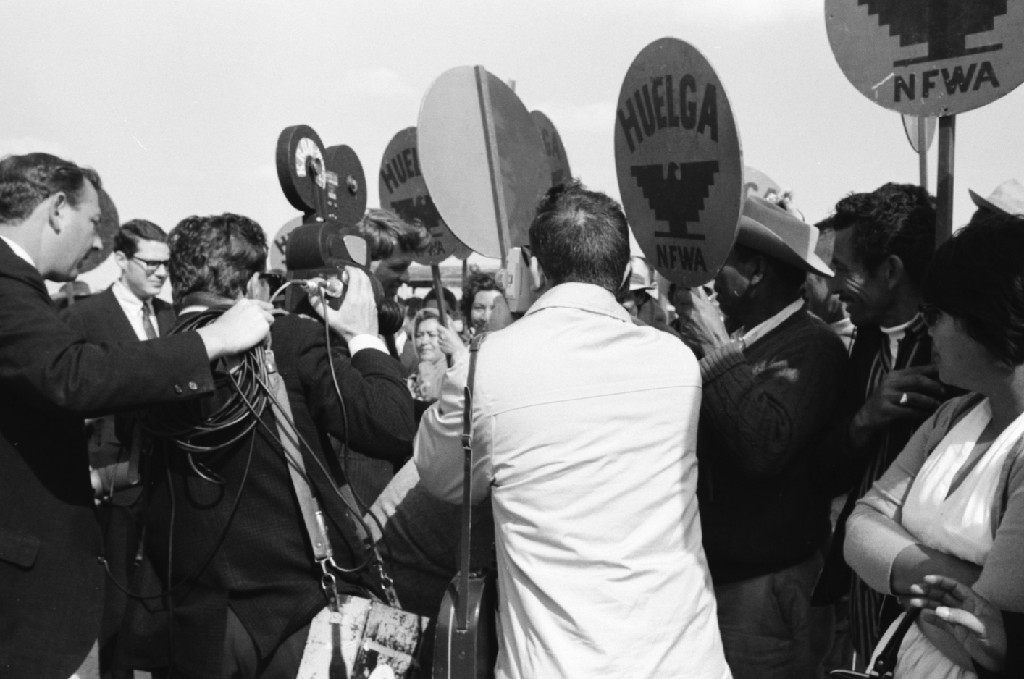 Reporters crowding in on senator Senator Bobby Kennedy — Calisphere