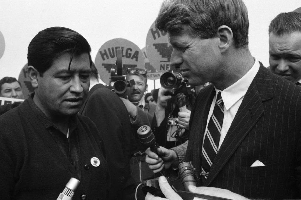 Cesar Chavez & Senator Bobby Kennedy talking with reporters — Calisphere
