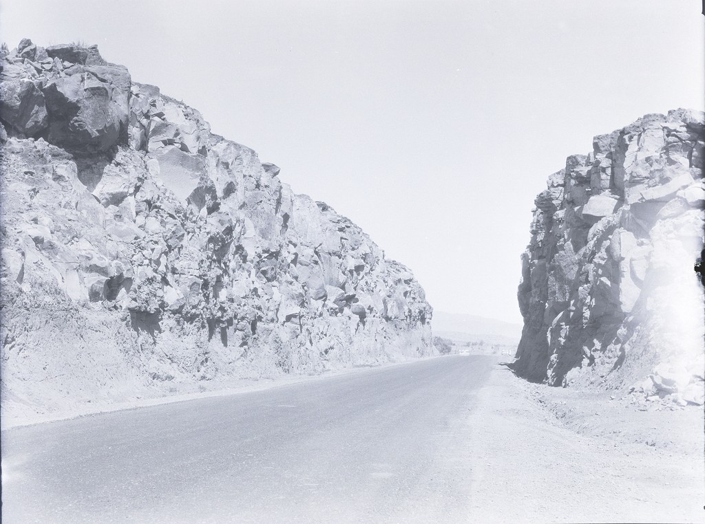 [Roadside rock formations] — Calisphere